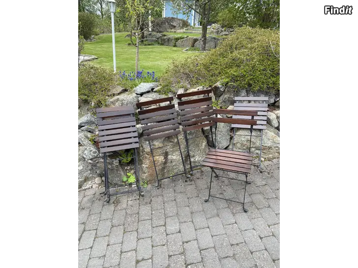 Säljes Litet utebord plus 6 stolar