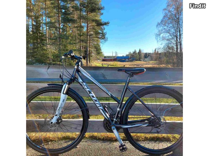 Säljes Cykel 28 Vinterdäck